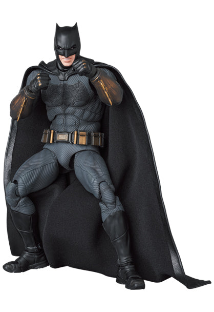 ZACK SNYDERS JUSTICE LEAGUE BATMAN MAFEX - Hobby Bee Canada